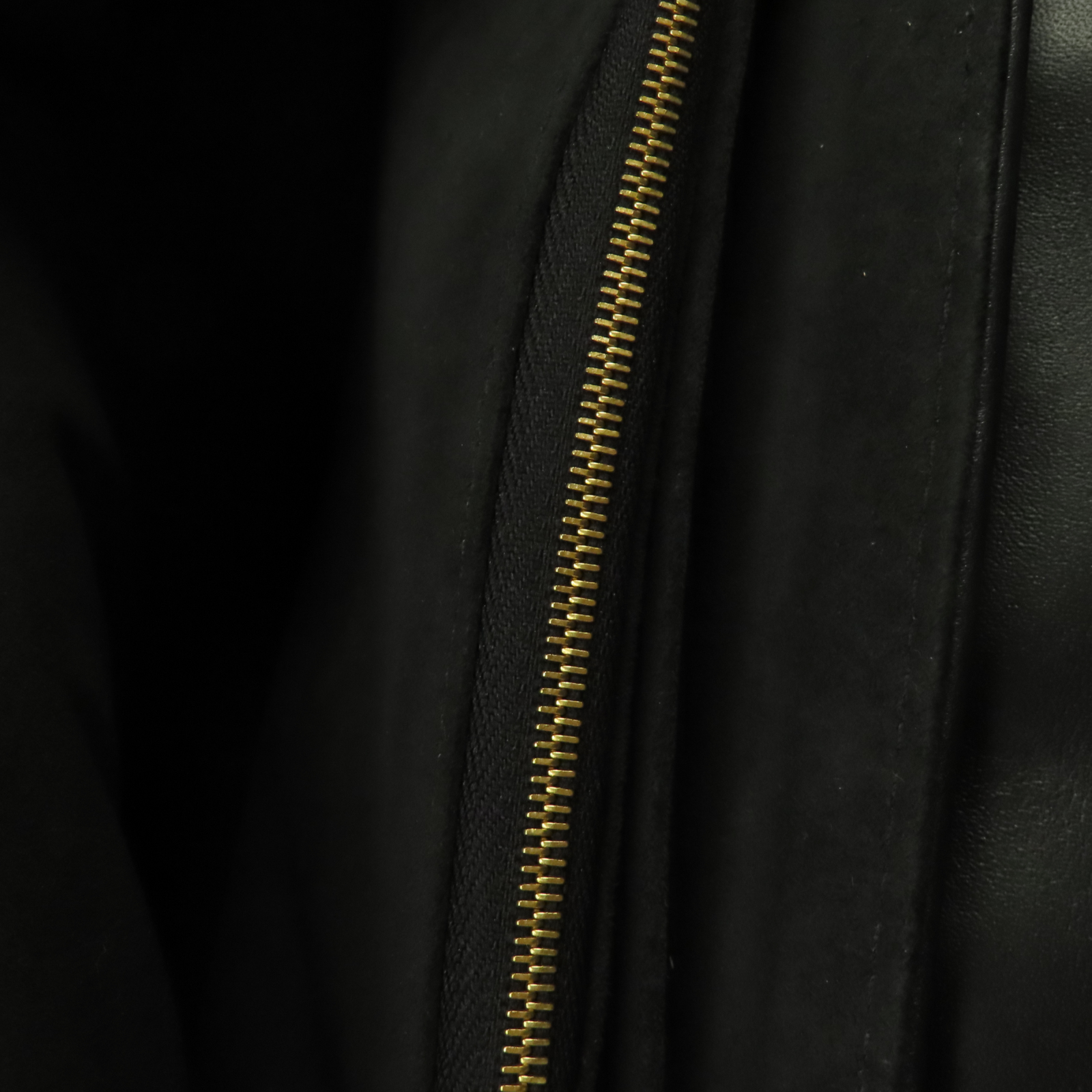 LOUIS VUITTON LV GHW New Wave Chain Bag MM Shoulder Bag LOUIS VUITTON LV GHW New Wave Chain Bag MM Shoulder Bag