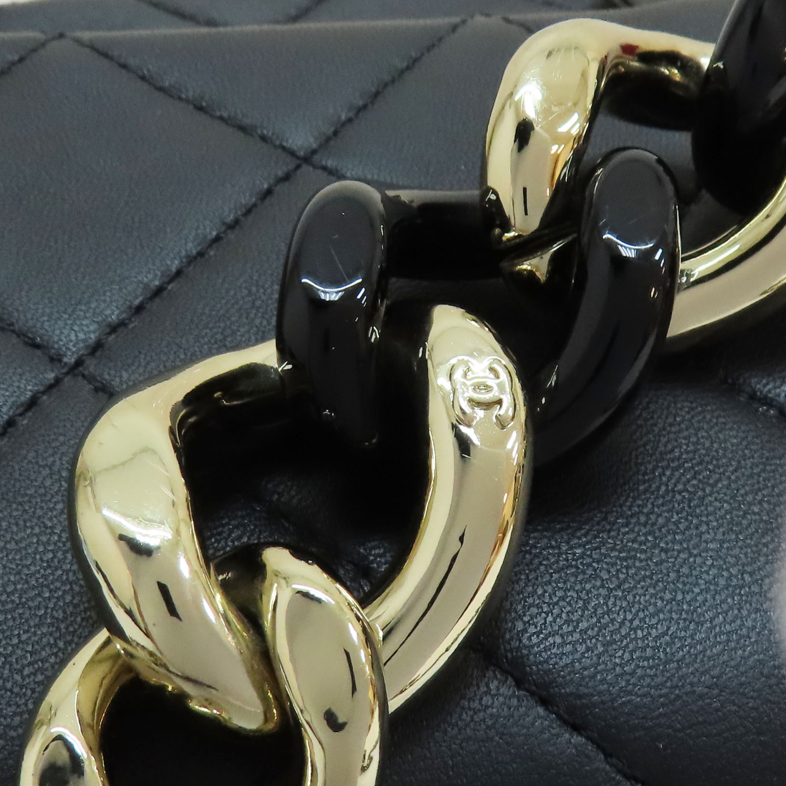 CHANEL Resin Bi-Color Chain Flap Shoulder Handbag Black CHANEL Resin Bi-Color Chain Flap Shoulder Handbag Black
